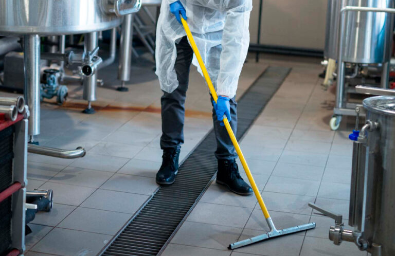 Importancia de desarrollar buenas prácticas de limpieza industrial. - A&R Services Panamá
